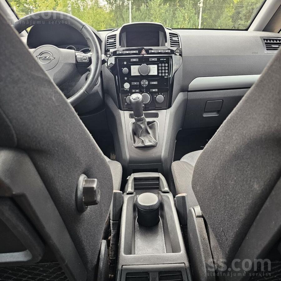 Blue Opel Zafira 2011 in Riga, with an engine capacity of 1.60 L and mileage of 390 thousand km for 2750 €, photo 12 on AUTOMOTO.COM.LV