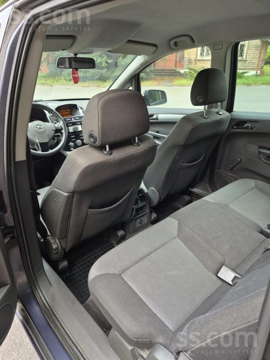 Zils Opel Zafira 2011 Rīga, ar dzinēja tilpumu 1.70 L un nobraukumu 341 tūkst. km par 2200 €, foto 3 vietnē AUTOMOTO.COM.LV
