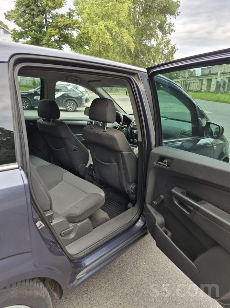 Zils Opel Zafira 2011 Rīga, ar dzinēja tilpumu 1.70 L un nobraukumu 341 tūkst. km par 2200 €, foto 4 vietnē AUTOMOTO.COM.LV