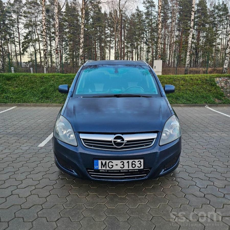 Blue Opel Zafira 2012 in Riga, with an engine capacity of 1.70 L and mileage of 370 thousand km for 2250 €, photo 2 on AUTOMOTO.COM.LV