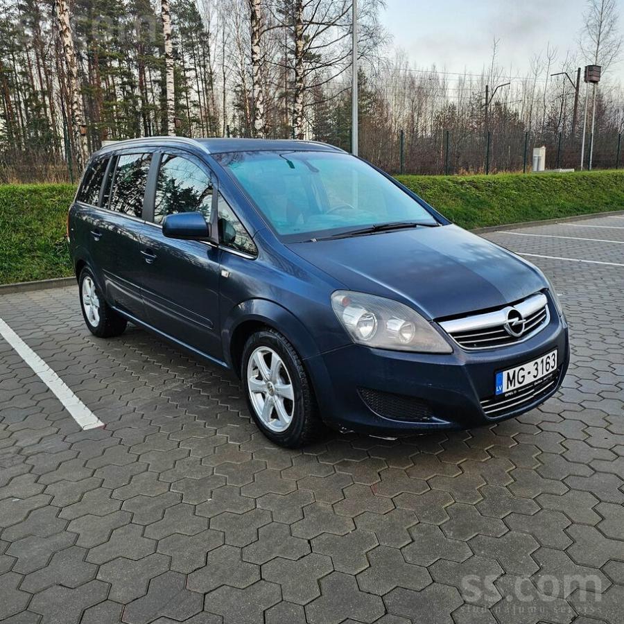 Blue Opel Zafira 2012 in Riga, with an engine capacity of 1.70 L and mileage of 370 thousand km for 2250 €, photo 3 on AUTOMOTO.COM.LV