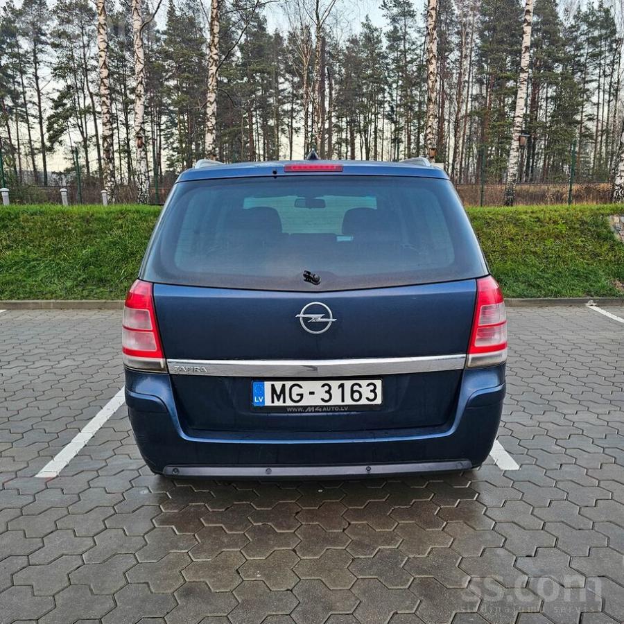 Blue Opel Zafira 2012 in Riga, with an engine capacity of 1.70 L and mileage of 370 thousand km for 2250 €, photo 5 on AUTOMOTO.COM.LV