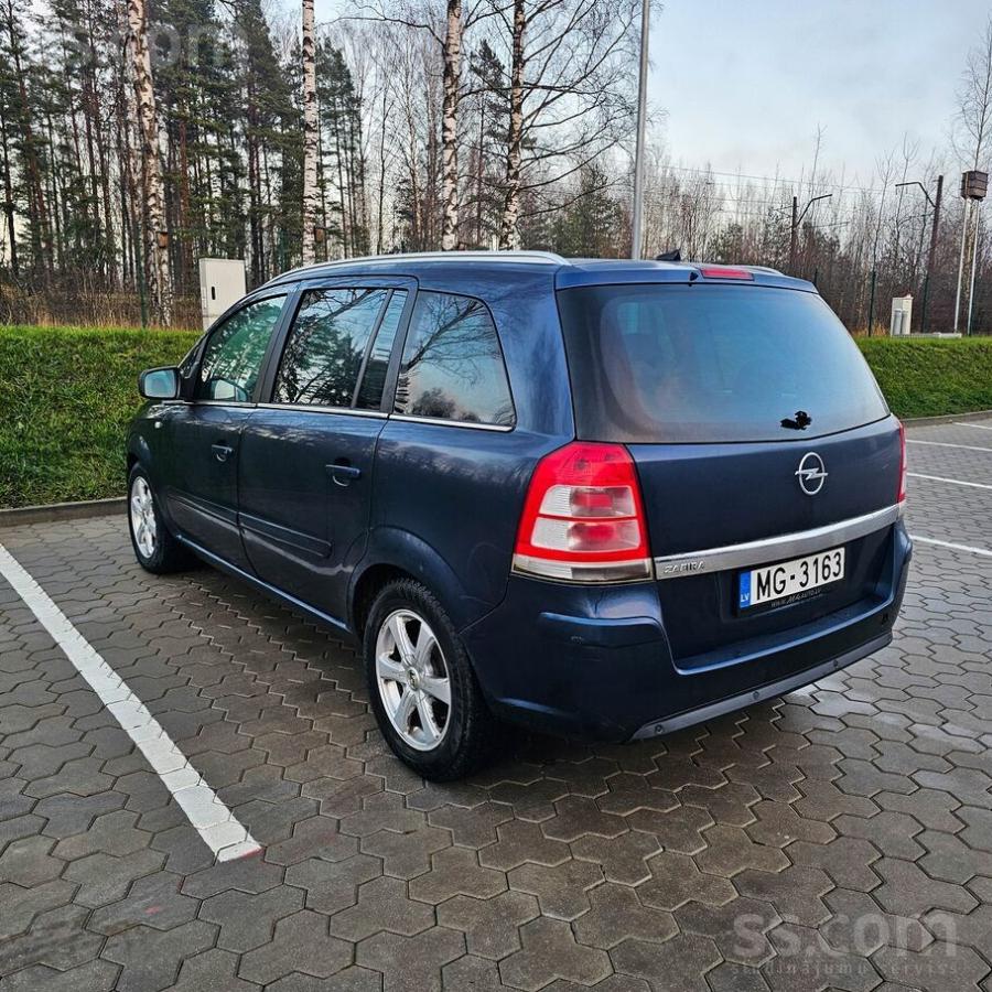 Blue Opel Zafira 2012 in Riga, with an engine capacity of 1.70 L and mileage of 370 thousand km for 2250 €, photo 6 on AUTOMOTO.COM.LV