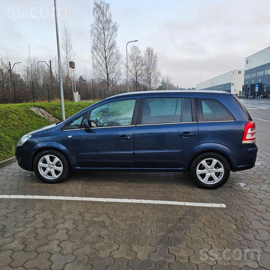 Blue Opel Zafira 2012 in Riga, with an engine capacity of 1.70 L and mileage of 370 thousand km for 2250 €, photo 7 on AUTOMOTO.COM.LV