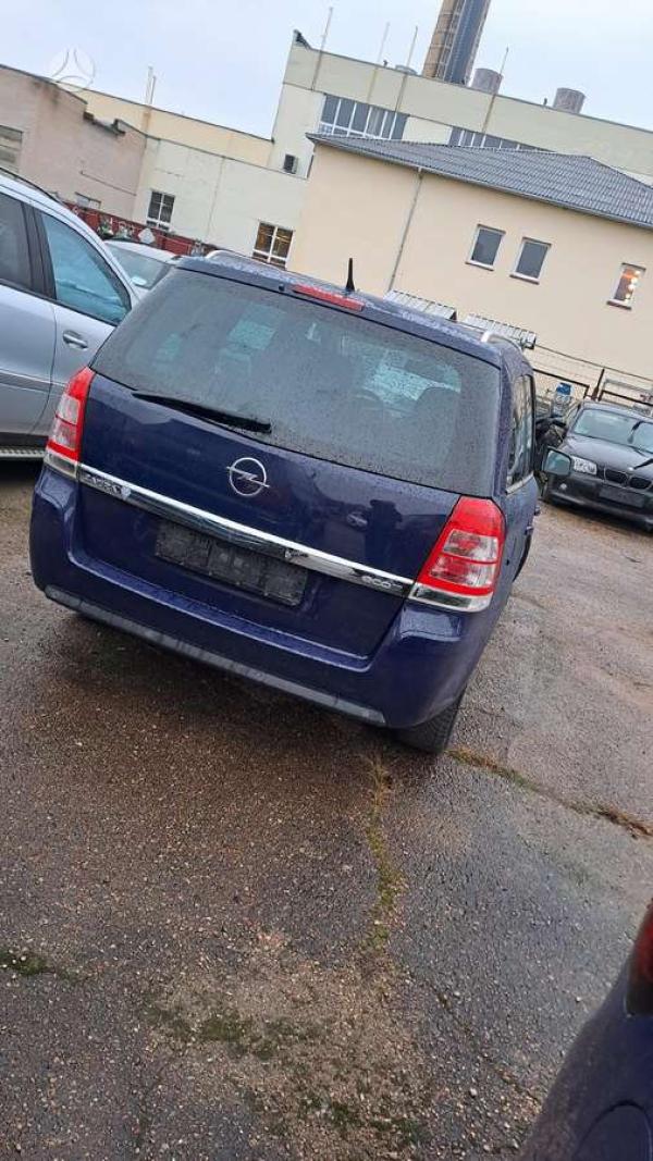 Blue Opel Zafira 2012 in Kedainiai, with an engine capacity of 1.70 L and mileage of 214 thousand km for 2950 €, photo 5 on AUTOMOTO.COM.LV