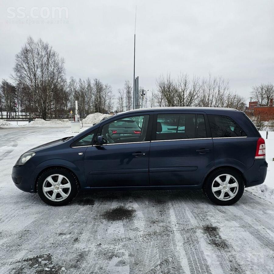 Zils Opel Zafira 2012 Rīga, ar dzinēja tilpumu 1.70 L un nobraukumu 370 tūkst. km par 2150 €, foto 3 vietnē AUTOMOTO.COM.LV