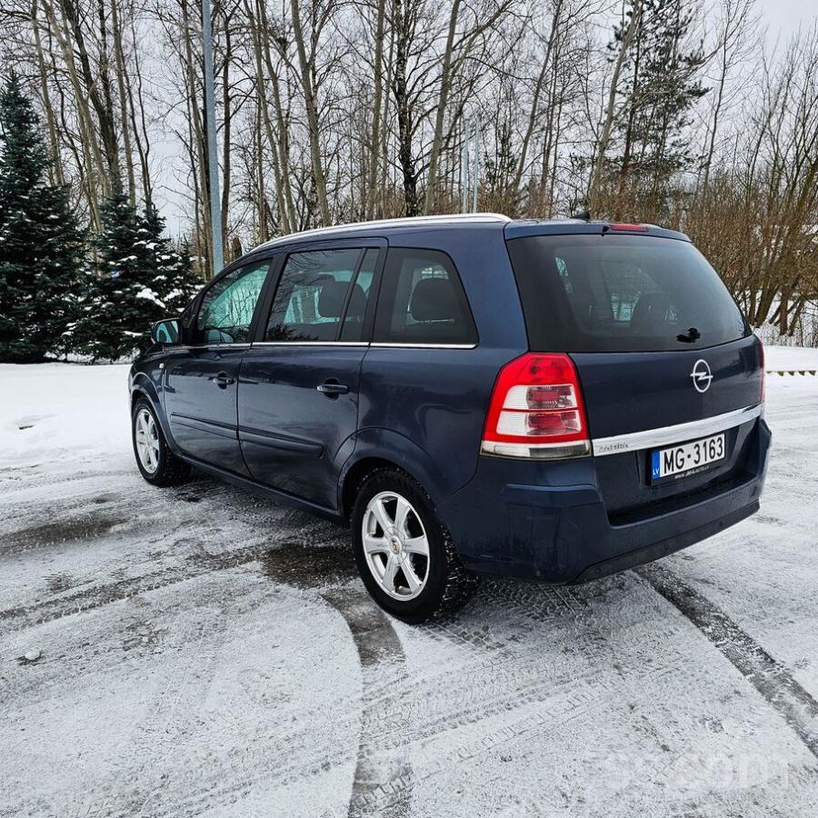 Zils Opel Zafira 2012 Rīga, ar dzinēja tilpumu 1.70 L un nobraukumu 370 tūkst. km par 2150 €, foto 5 vietnē AUTOMOTO.COM.LV
