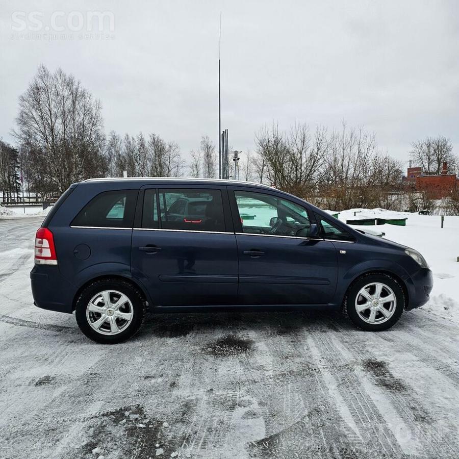 Zils Opel Zafira 2012 Rīga, ar dzinēja tilpumu 1.70 L un nobraukumu 370 tūkst. km par 2150 €, foto 6 vietnē AUTOMOTO.COM.LV