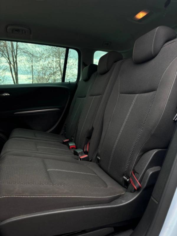Blue Opel Zafira 2015 in Riga, with an engine capacity of 1.60 L and mileage of 202 thousand km for 6395 €, photo 7 on AUTOMOTO.COM.LV