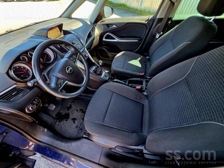 Zils Opel Zafira 2015 Rīga, ar dzinēja tilpumu 1.60 L un nobraukumu 265 tūkst. km par 3700 €, foto 3 vietnē AUTOMOTO.COM.LV