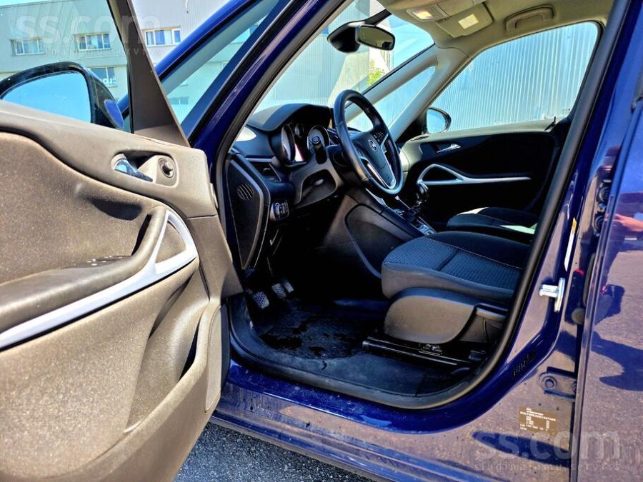 Zils Opel Zafira 2015 Rīga, ar dzinēja tilpumu 1.60 L un nobraukumu 265 tūkst. km par 3700 €, foto 4 vietnē AUTOMOTO.COM.LV