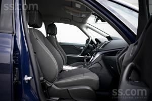 Blue Opel Zafira 2016 in Riga, with an engine capacity of 2.00 L and mileage of 0 thousand km for 6943 €, photo 9 on AUTOMOTO.COM.LV