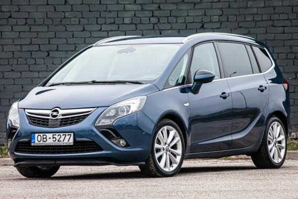 Blue Opel Zafira 2016 in Riga, with an engine capacity of 2.00 L and mileage of 344 thousand km for 7590 €, photo 1 on AUTOMOTO.COM.LV