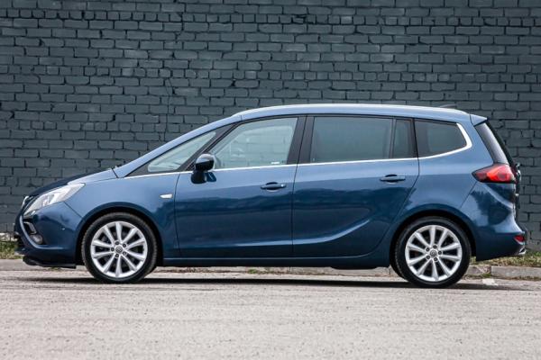 Blue Opel Zafira 2016 in Riga, with an engine capacity of 2.00 L and mileage of 344 thousand km for 7590 €, photo 2 on AUTOMOTO.COM.LV