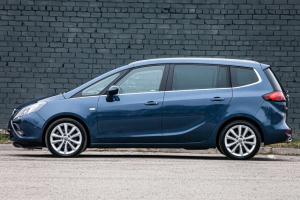 Zils Opel Zafira 2016 Rīga, ar dzinēja tilpumu 2.00 L un nobraukumu 344 tūkst. km par 7590 €, foto 3 vietnē AUTOMOTO.COM.LV