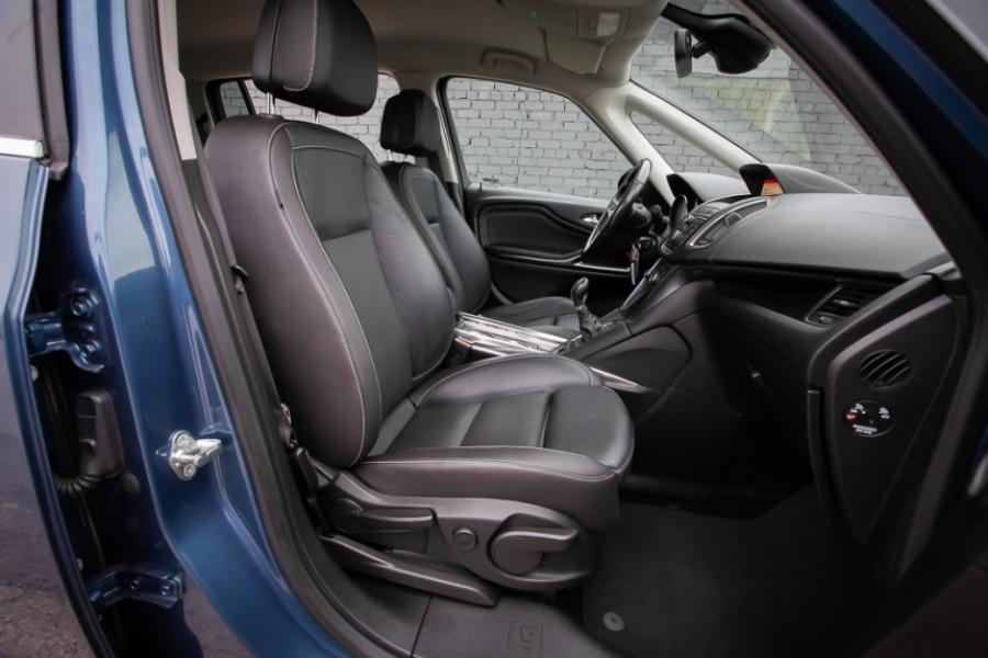 Zils Opel Zafira 2016 Rīga, ar dzinēja tilpumu 2.00 L un nobraukumu 344 tūkst. km par 7590 €, foto 13 vietnē AUTOMOTO.COM.LV