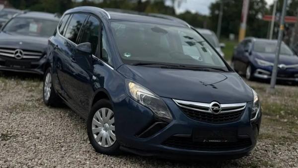Blue Opel Zafira 2016 in Jelgava, with an engine capacity of 1.60 L and mileage of 193 thousand km for 5990 €, photo 1 on AUTOMOTO.COM.LV
