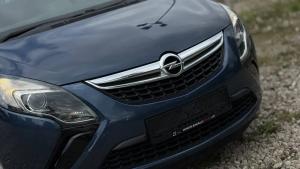 Blue Opel Zafira 2016 in Jelgava, with an engine capacity of 1.60 L and mileage of 193 thousand km for 5990 €, photo 6 on AUTOMOTO.COM.LV