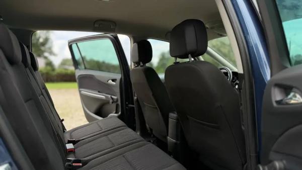 Blue Opel Zafira 2016 in Jelgava, with an engine capacity of 1.60 L and mileage of 193 thousand km for 5990 €, photo 9 on AUTOMOTO.COM.LV