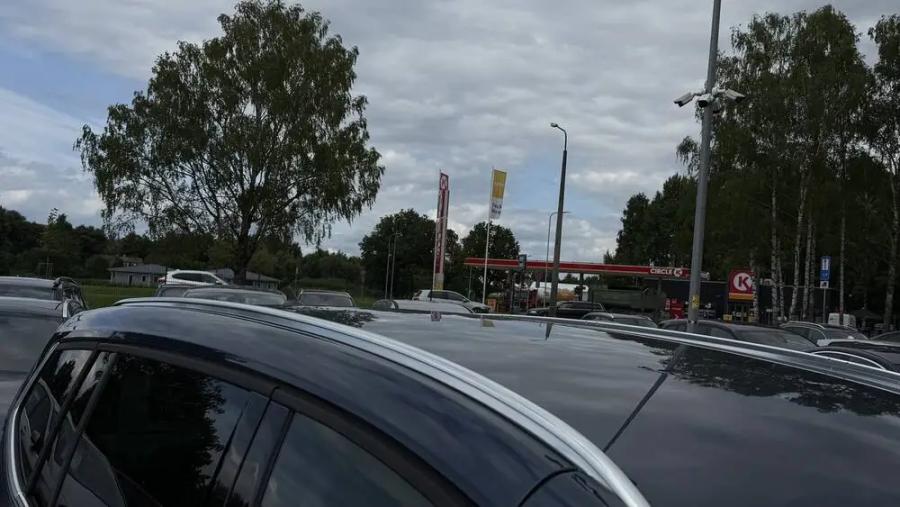 Blue Opel Zafira 2016 in Jelgava, with an engine capacity of 1.60 L and mileage of 193 thousand km for 5990 €, photo 24 on AUTOMOTO.COM.LV