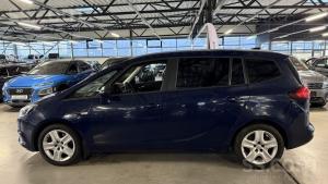 Blue Opel Zafira 2017 in Riga, with an engine capacity of 2.00 L and mileage of 219 thousand km for 5500 €, photo 3 on AUTOMOTO.COM.LV