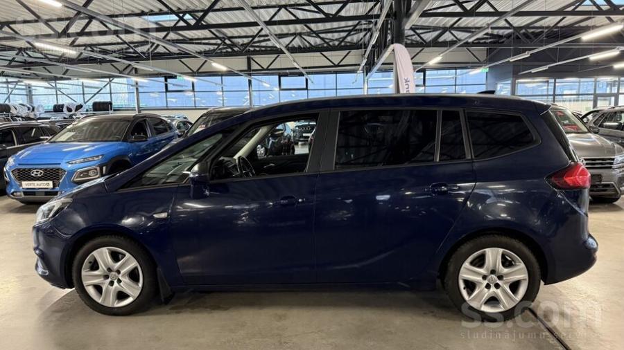 Blue Opel Zafira 2017 in Riga, with an engine capacity of 2.00 L and mileage of 219 thousand km for 5500 €, photo 3 on AUTOMOTO.COM.LV