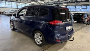 Blue Opel Zafira 2017 in Riga, with an engine capacity of 2.00 L and mileage of 219 thousand km for 5500 €, photo 4 on AUTOMOTO.COM.LV