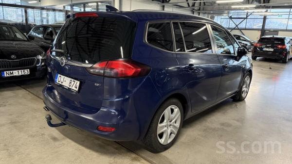 Blue Opel Zafira 2017 in Riga, with an engine capacity of 2.00 L and mileage of 219 thousand km for 5500 €, photo 4 on AUTOMOTO.COM.LV
