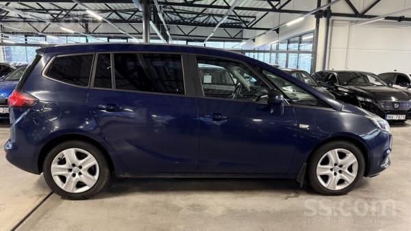 Blue Opel Zafira 2017 in Riga, with an engine capacity of 2.00 L and mileage of 219 thousand km for 5500 €, photo 5 on AUTOMOTO.COM.LV