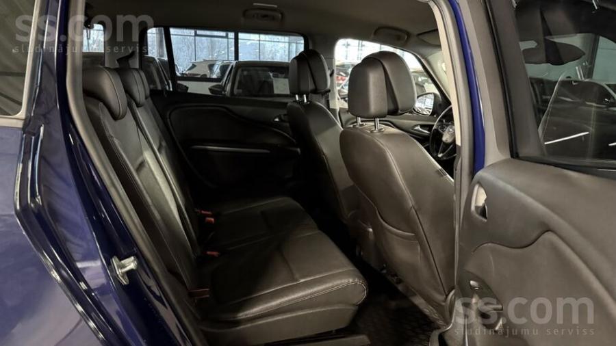 Blue Opel Zafira 2017 in Riga, with an engine capacity of 2.00 L and mileage of 219 thousand km for 5500 €, photo 13 on AUTOMOTO.COM.LV