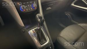 Blue Opel Zafira 2017 in Riga, with an engine capacity of 2.00 L and mileage of 219 thousand km for 5500 €, photo 21 on AUTOMOTO.COM.LV