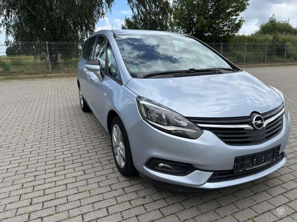 Blue Opel Zafira 2017 in Marijampole, with an engine capacity of 1.60 L and mileage of 217 thousand km for 7250 €, photo 4 on AUTOMOTO.COM.LV