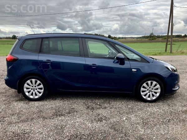 Blue Opel Zafira 2017 in Talsi, with an engine capacity of 2.00 L and mileage of 247 thousand km for 8500 €, photo 3 on AUTOMOTO.COM.LV