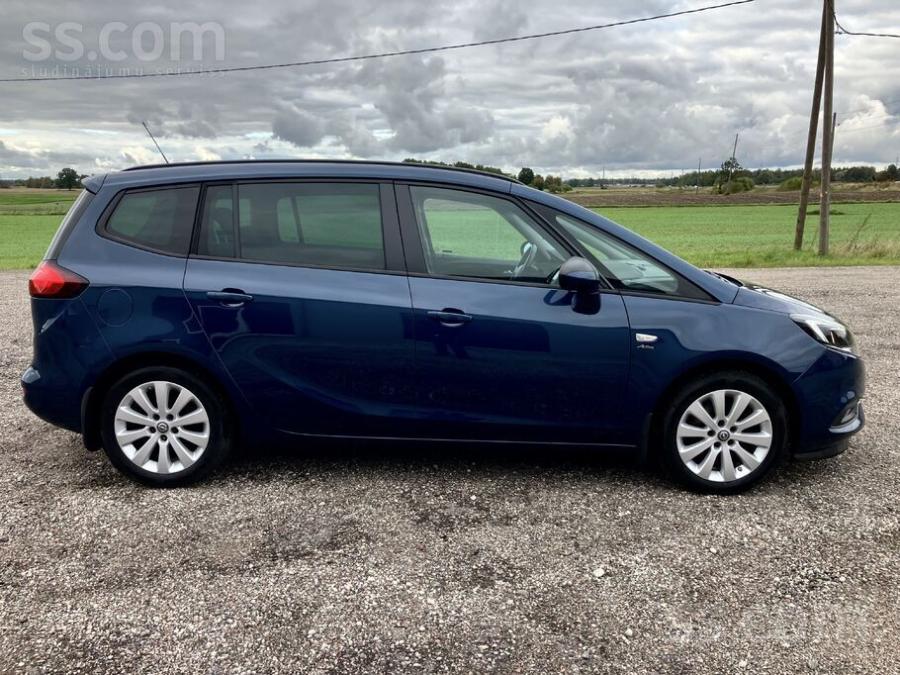 Blue Opel Zafira 2017 in Talsi, with an engine capacity of 2.00 L and mileage of 247 thousand km for 8500 €, photo 3 on AUTOMOTO.COM.LV