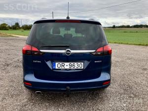 Blue Opel Zafira 2017 in Talsi, with an engine capacity of 2.00 L and mileage of 247 thousand km for 8500 €, photo 5 on AUTOMOTO.COM.LV
