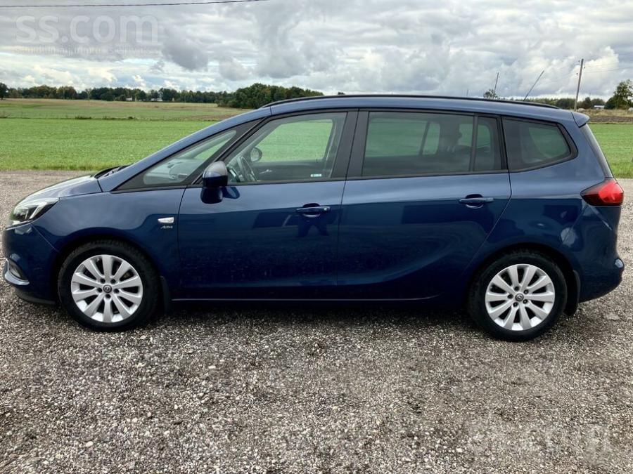 Blue Opel Zafira 2017 in Talsi, with an engine capacity of 2.00 L and mileage of 247 thousand km for 8500 €, photo 7 on AUTOMOTO.COM.LV