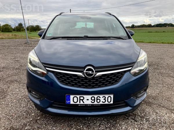 Blue Opel Zafira 2017 in Talsi, with an engine capacity of 2.00 L and mileage of 247 thousand km for 8500 €, photo 9 on AUTOMOTO.COM.LV