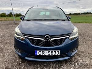 Blue Opel Zafira 2017 in Talsi, with an engine capacity of 2.00 L and mileage of 247 thousand km for 8500 €, photo 9 on AUTOMOTO.COM.LV