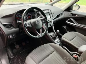 Blue Opel Zafira 2017 in Talsi, with an engine capacity of 2.00 L and mileage of 247 thousand km for 8500 €, photo 14 on AUTOMOTO.COM.LV