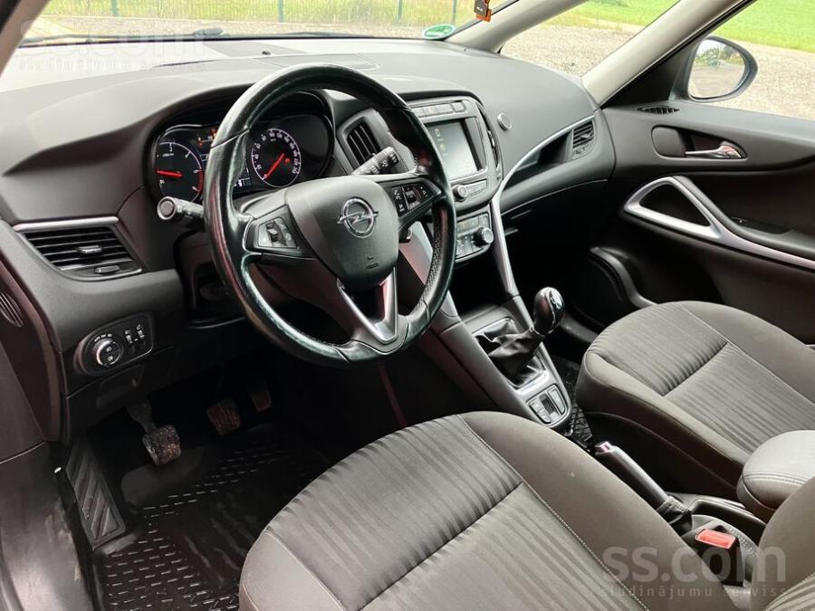 Blue Opel Zafira 2017 in Talsi, with an engine capacity of 2.00 L and mileage of 247 thousand km for 8500 €, photo 14 on AUTOMOTO.COM.LV