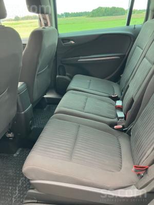 Blue Opel Zafira 2017 in Talsi, with an engine capacity of 2.00 L and mileage of 247 thousand km for 8500 €, photo 15 on AUTOMOTO.COM.LV