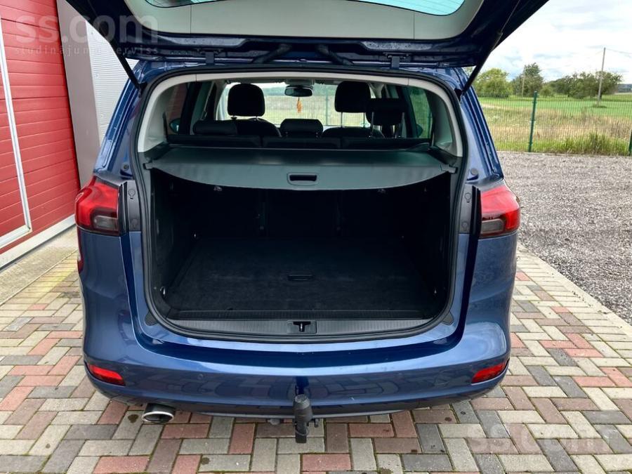 Blue Opel Zafira 2017 in Talsi, with an engine capacity of 2.00 L and mileage of 247 thousand km for 8500 €, photo 16 on AUTOMOTO.COM.LV