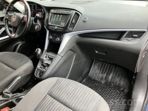 Blue Opel Zafira 2017 in Talsi, with an engine capacity of 2.00 L and mileage of 247 thousand km for 8500 €, photo 18 on AUTOMOTO.COM.LV