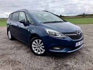 Blue Opel Zafira 2017 in Talsi, with an engine capacity of 2.00 L and mileage of 247 thousand km for 8500 €, photo  on AUTOMOTO.COM.LV