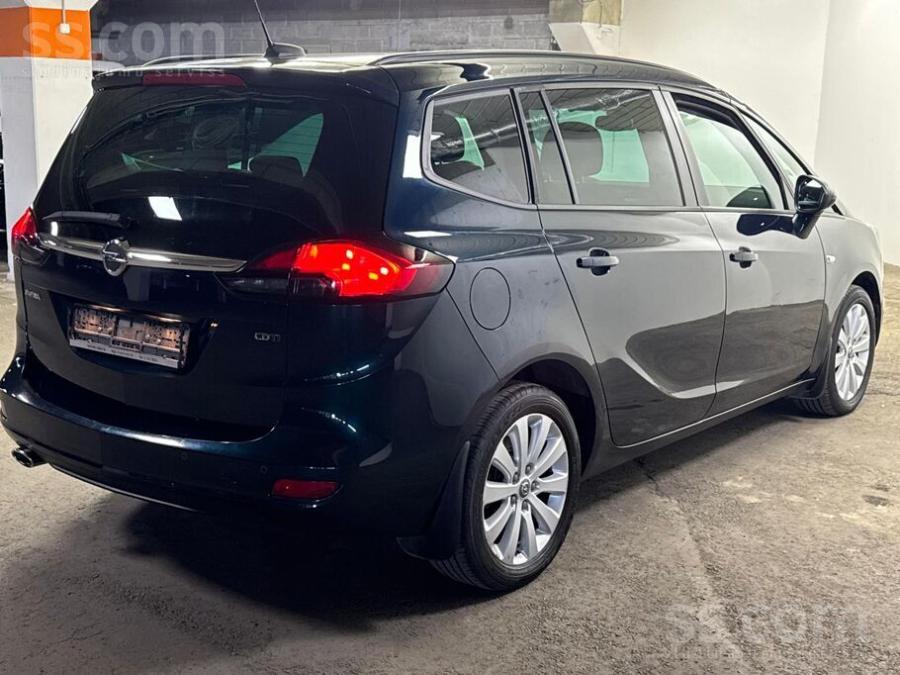 Blue Opel Zafira 2018 in Riga, with an engine capacity of 2.00 L and mileage of 155 thousand km for 11500 €, photo 4 on AUTOMOTO.COM.LV