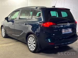 Blue Opel Zafira 2018 in Riga, with an engine capacity of 2.00 L and mileage of 155 thousand km for 11500 €, photo 5 on AUTOMOTO.COM.LV