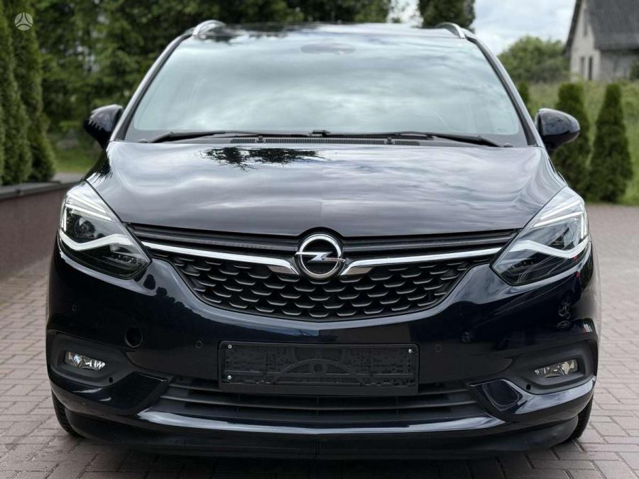 Blue Opel Zafira 2018 in Utena, with an engine capacity of 1.36 L and mileage of 111 thousand km for 8200 €, photo 9 on AUTOMOTO.COM.LV