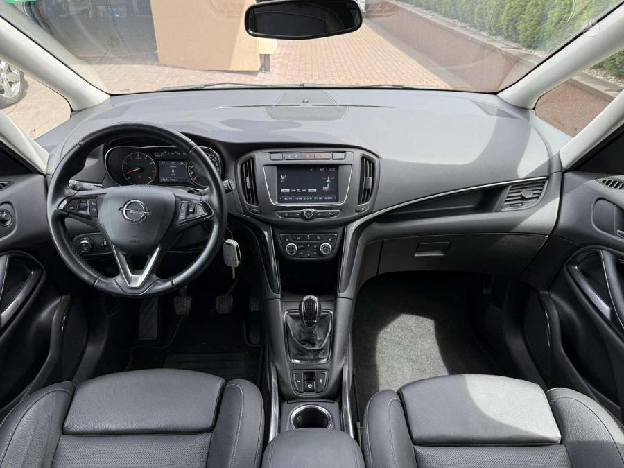 Blue Opel Zafira 2018 in Utena, with an engine capacity of 1.36 L and mileage of 111 thousand km for 8200 €, photo 12 on AUTOMOTO.COM.LV