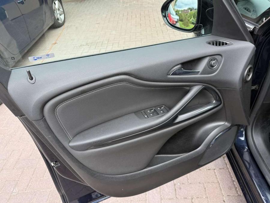 Blue Opel Zafira 2018 in Utena, with an engine capacity of 1.36 L and mileage of 111 thousand km for 8200 €, photo 17 on AUTOMOTO.COM.LV