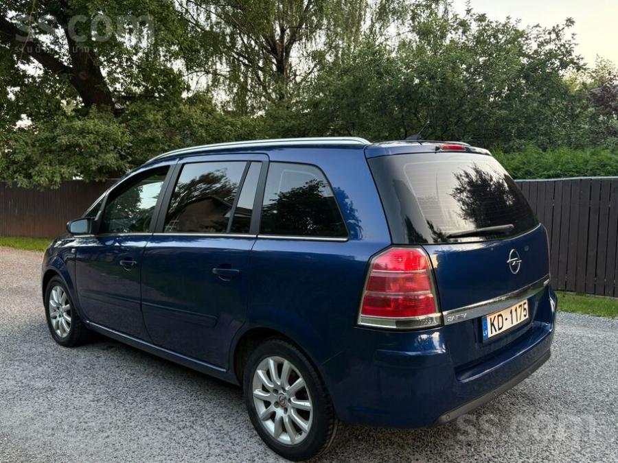 Blue Opel Zafira 2007 in Riga, with an engine capacity of 1.90 L and mileage of 275 thousand km for 2400 €, photo 4 on AUTOMOTO.COM.LV